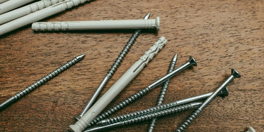 Varžtai, kniedės, medsraigčiai ir visi kiti tvirtinimo elementai